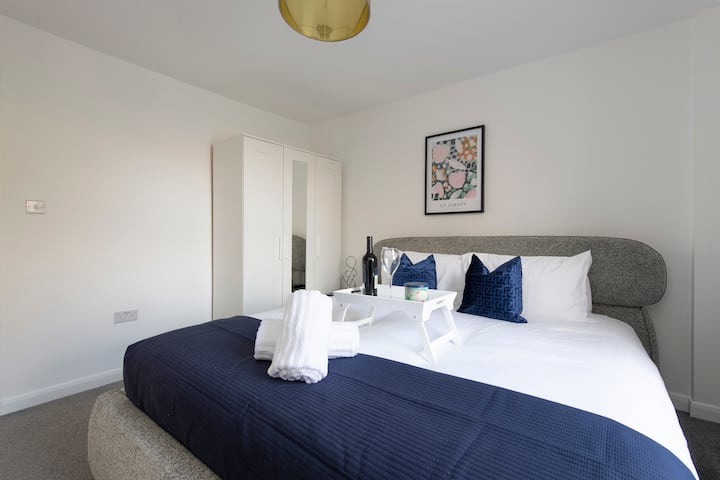 4-bed Maidstone House Sleeps 8 | Near East Station - Maidstone