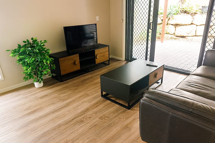 Modern & Spacious Home In Mango Hill - Moreton Island