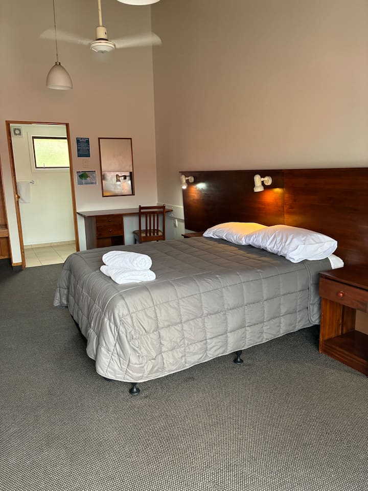 Affordable Rooms, Convenient, Quiet Bush Location. - Paihia