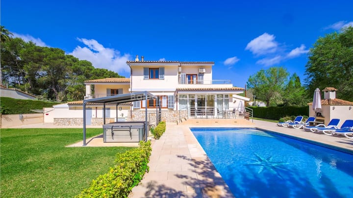 Luxury Villa With Heated Pool - Walk To Beach! - Port de Pollença
