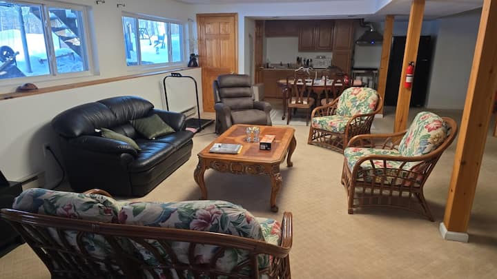 Bright Private Quiet Apartment – 30 Min To Boston - Wellesley, MA