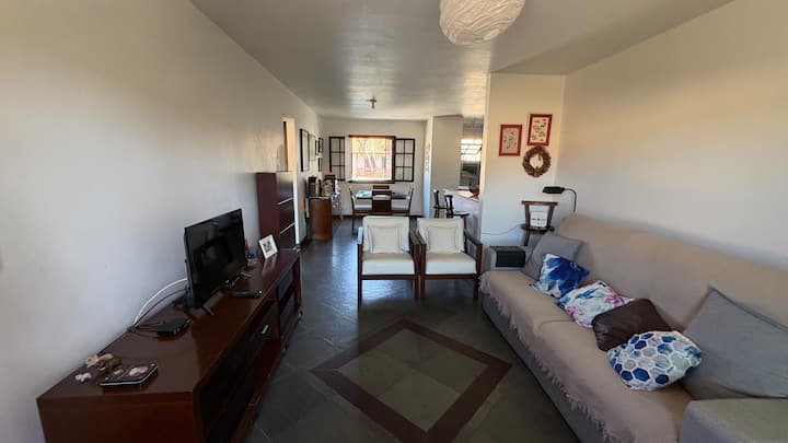 Casa Com 01 Quarto Com Ar-condicionado + Piscina - Cabo Frio