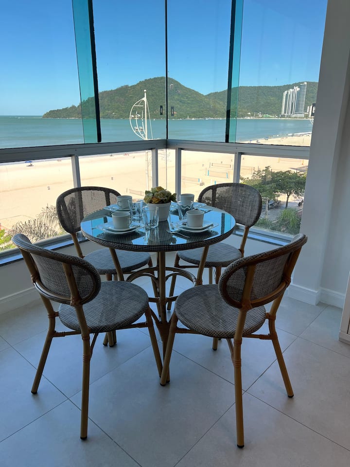 Apartamento De Frente Para O Mar – Av. Atlântica - Balneário Camboriú