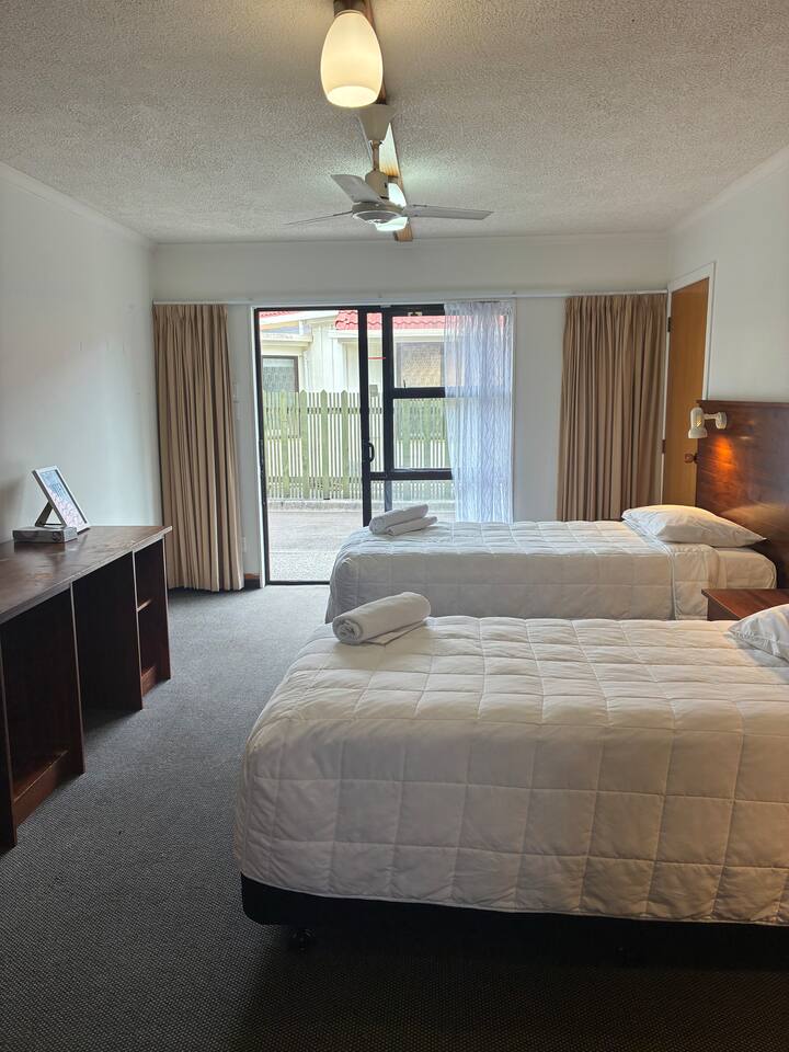 Affordable Rooms, Convenient, Quiet Bush Location - Paihia