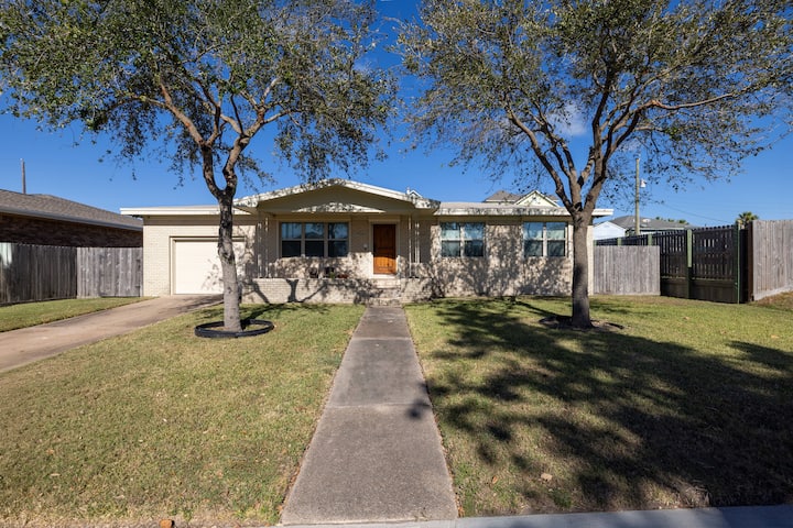 The Pruitt House - Tiki Island, TX