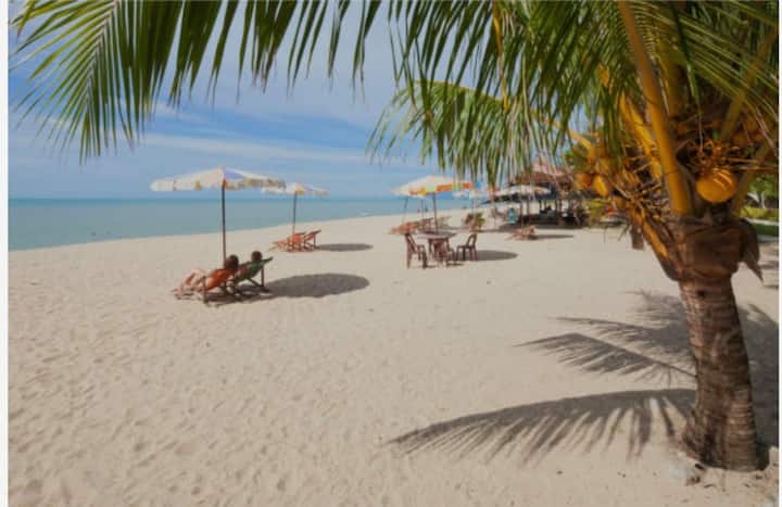 By The Sea Beach Front, Seaview And Pool Side - 