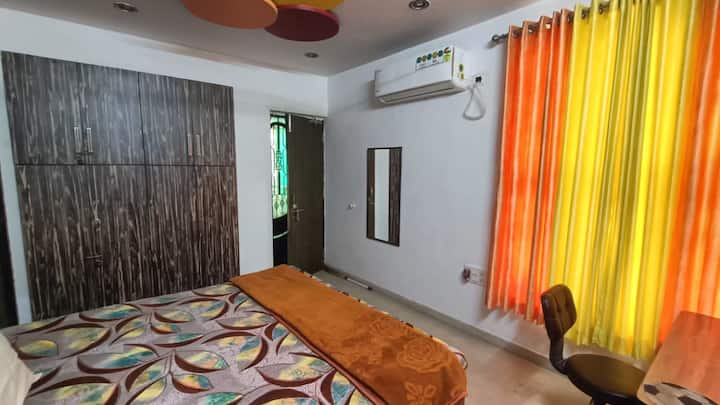Bunglow Nr Haytt Place Ac Room 1st Floor &Terrace - Vadodara