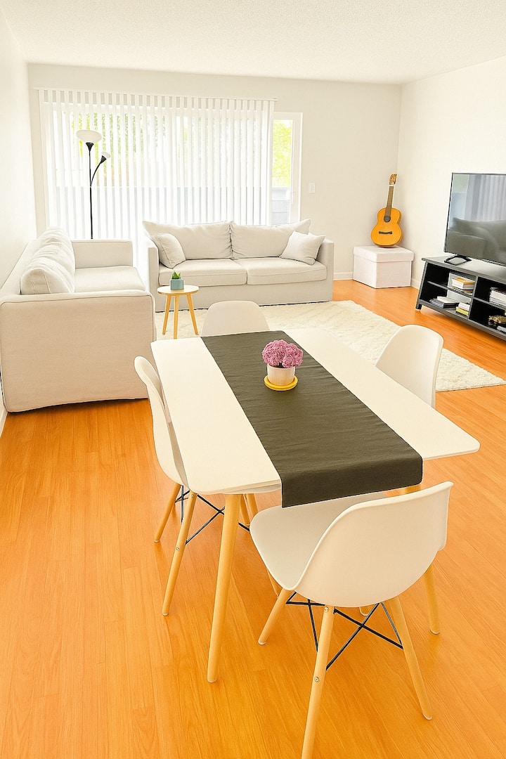 Large 2br Townhouse With 3 Queen · Up To 8 Guests - Redondo Beach, CA