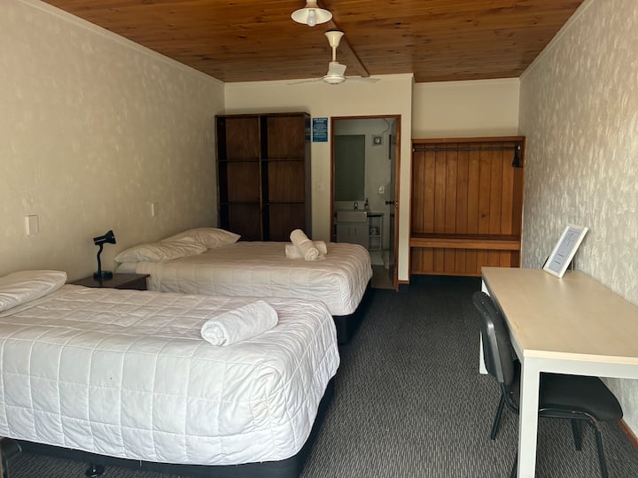 Affordable Rooms, Convenient, Quiet Bush Location - Paihia
