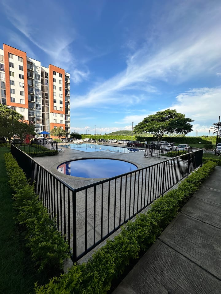 Comodo Y Amplio, Apto Sur De Cali, Con Piscina - Cali