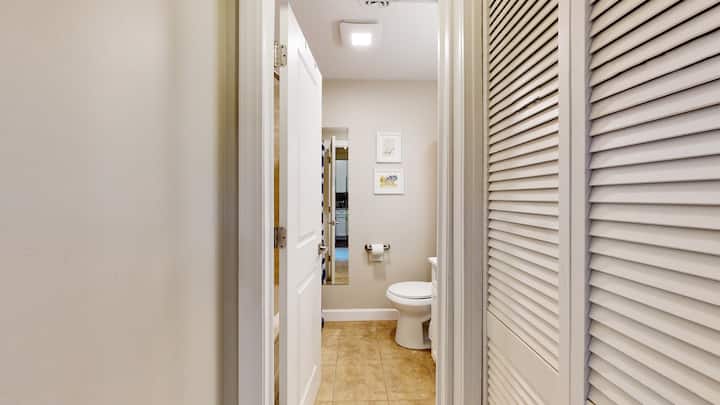 Chic River North Retreat - Grant Park, IL