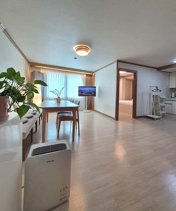 1시퇴실#무료주차#넓은거실#호텔침구#짐보관#초역세권#동성로#교동#종로#게스트선호#스테이35 - Daegu