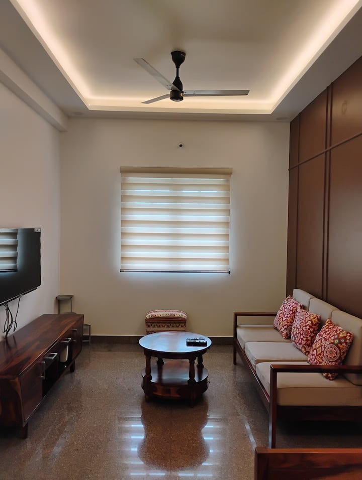 Cozy 1bhk Flat With Private Balcony @Jp Nagar - 벵갈루루