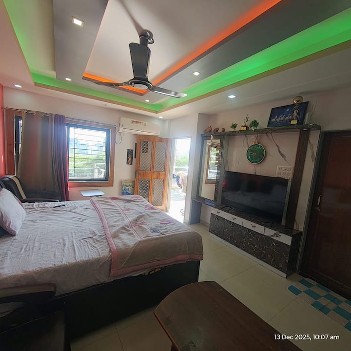 Furnished Ac Room, Balcony, Tv & Wifi - Bhopal