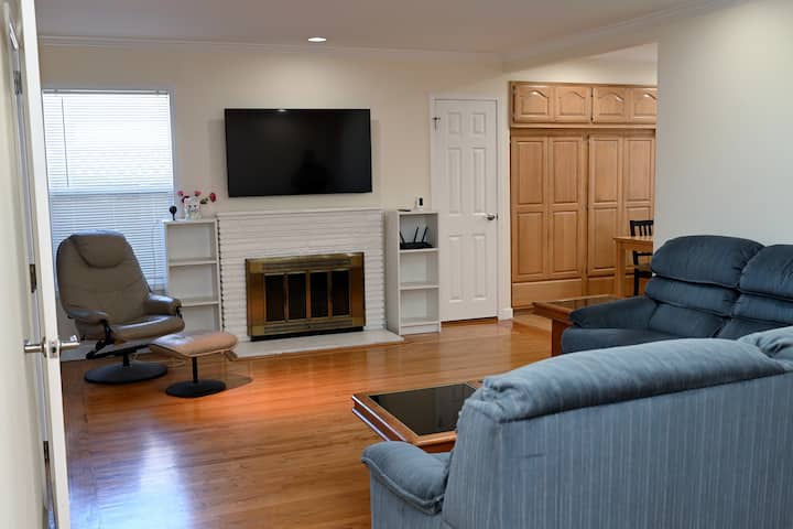 4 Bedroom Silicon Valley Home Near Levi's Stadium - Sunnyvale, CA