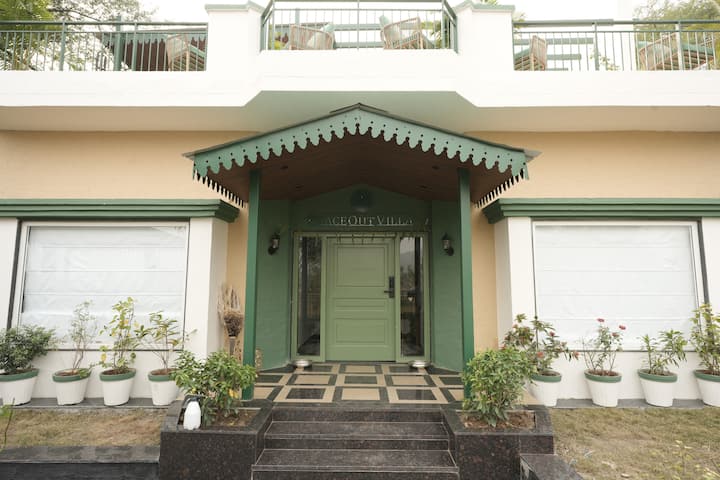 Peace Out Villa – Private Luxe Lakeview Getaway - New Chandigarh