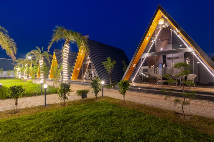 Group Stay & Weekend Getaway Farmhouse With Pool - Gurgaon