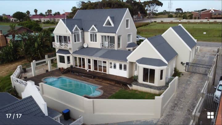 Family Home 900m To The Beach - Jeffreys Bay
