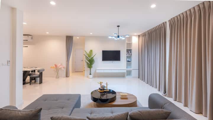 Five-bedroom Villa | Next To International School - Phuket
