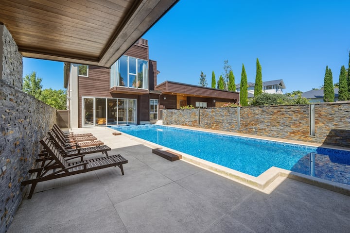 Luxury Remuera Retreat- Large Home With Pool & Spa - Auckland