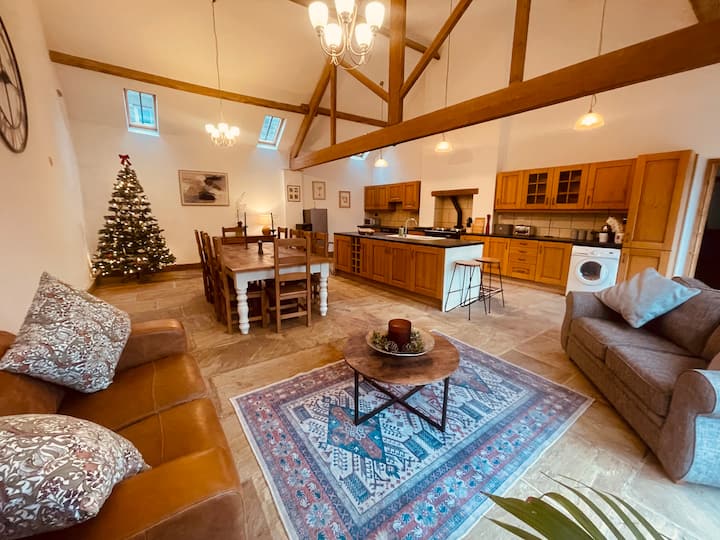 The Mill House, Spacious Barn Conversion - Helmsley