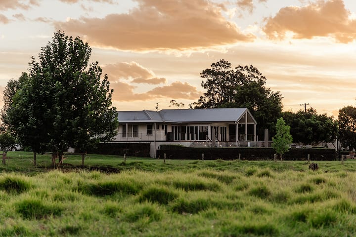 Riverglen Country Escape, Pool & River Views - Wingham