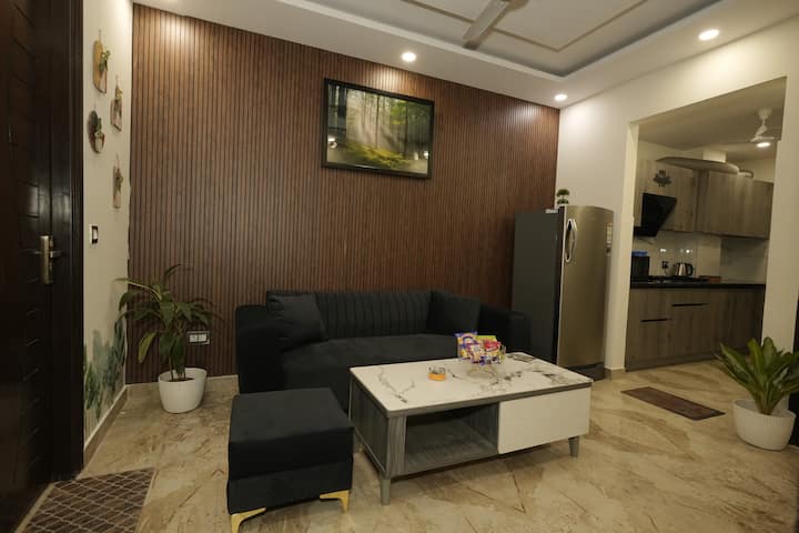 45boulevard 2-entire, Furnished 2bhk Flat In Sec45 - 구르가온