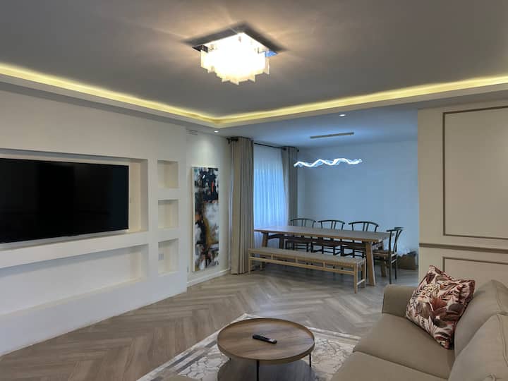 The Poolside Reign - Harare