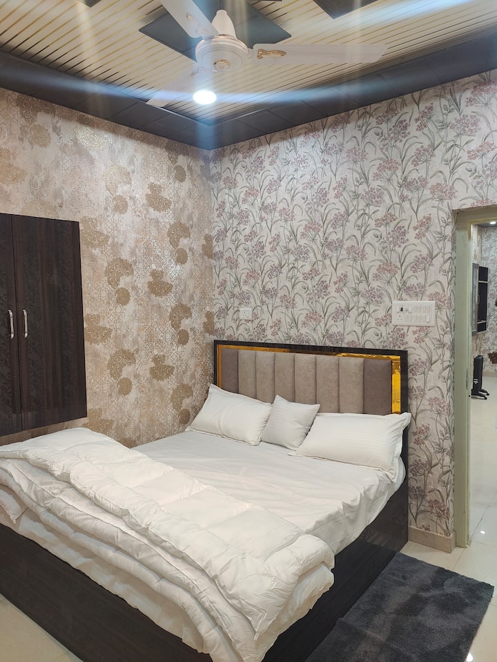 Impex Home Stay At Lanka, Bhu Nearby Assi Ghat - Varanasi