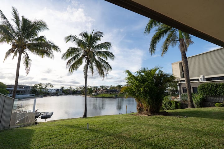 Palm Springs Waterfront Retreat-broadbeach Waters - Broadbeach
