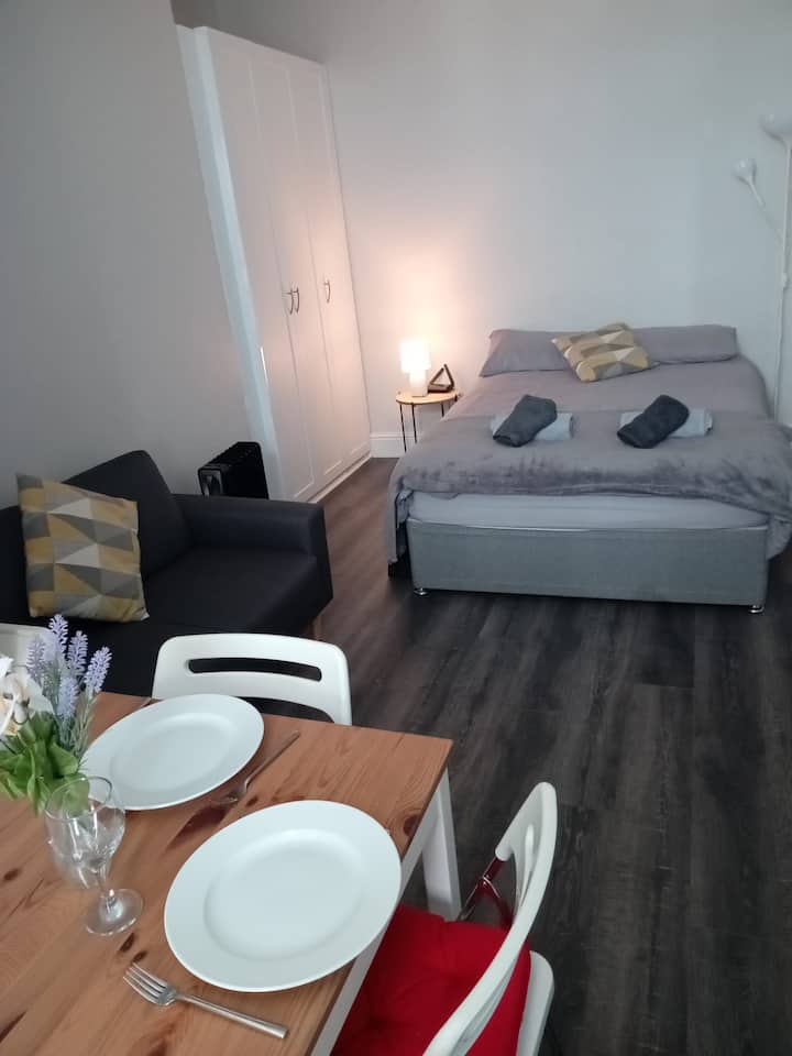 Rathmines Studio | Cafés, Cinema & Buses - Dún Laoghaire