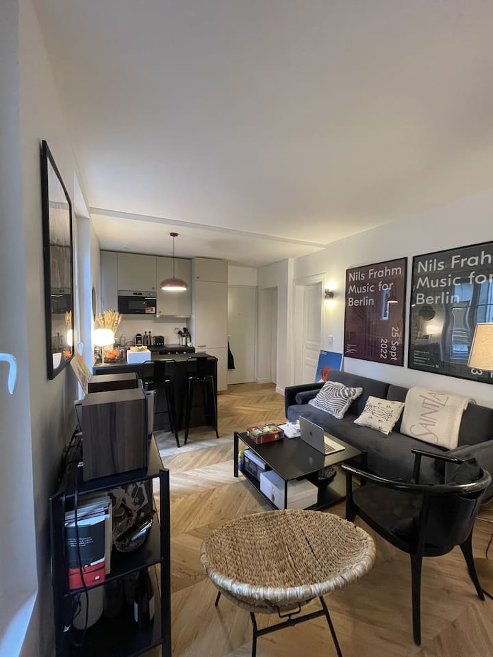 In The Heart Of Montmartre - View On Sacré-coeur - Place Vendôme