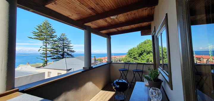 7 On Kloof | Ocean Views Mezmerize, Yachts Sail By - Mossel Bay