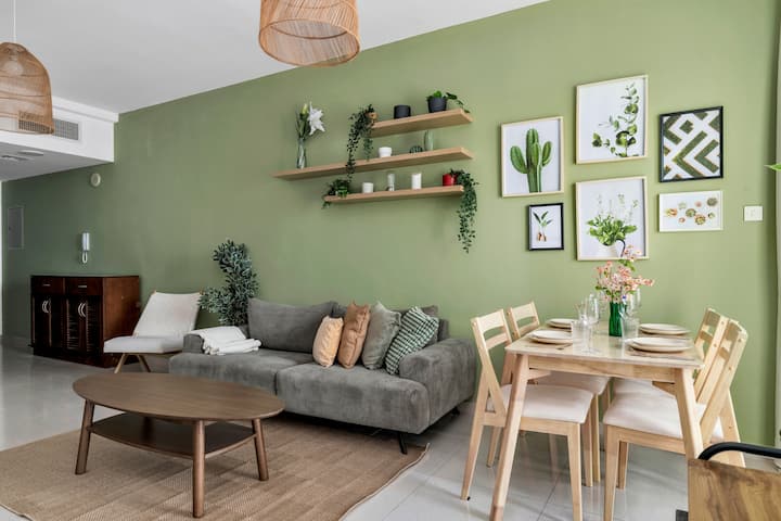 Wake Up To The Lakes | Chic 2br With Balcony Views - Dubái