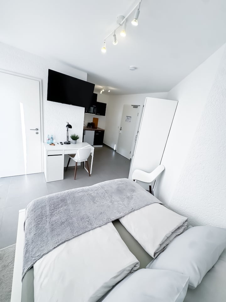 Durdi Serviced Apartment | Doppelbett Balkon 24h - Dieburg