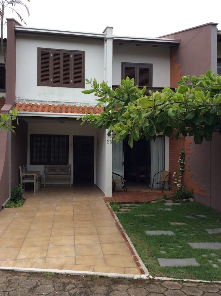 Sobrado Confortável Em Condomínio Frente Ao Mar. - Barra Velha