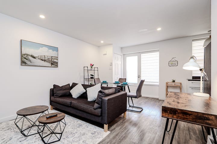 Spacious Downtown Montréal Stay | Prime Location - Montreal