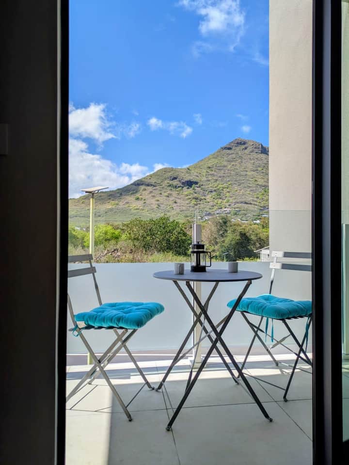 Entre Montagne, Mer Et Rivière. - Maurice