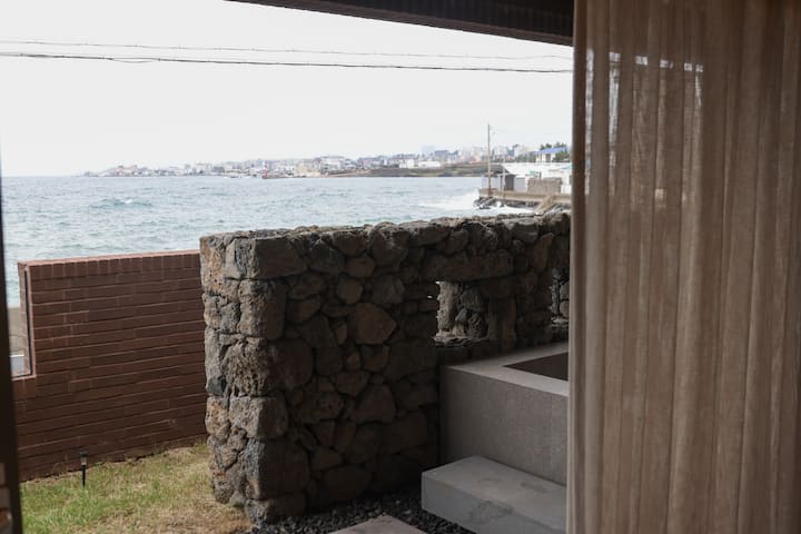 바닷가 바로 앞 / 무료 야외 자쿠지 / 오션뷰 숙소 C - Jeju-si