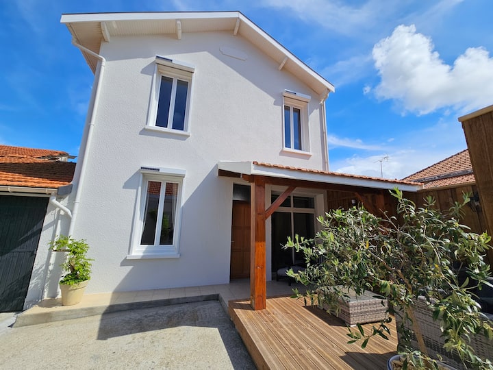 Maison Et Sa Dépendance En Centre-ville - Soulac-sur-Mer