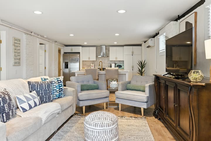 Chic 3br Bungalow Apartment - Walk To King Street - Charleston, SC