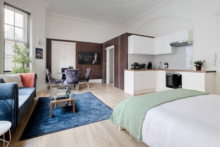 Mayfair Studio Royale - London, UK