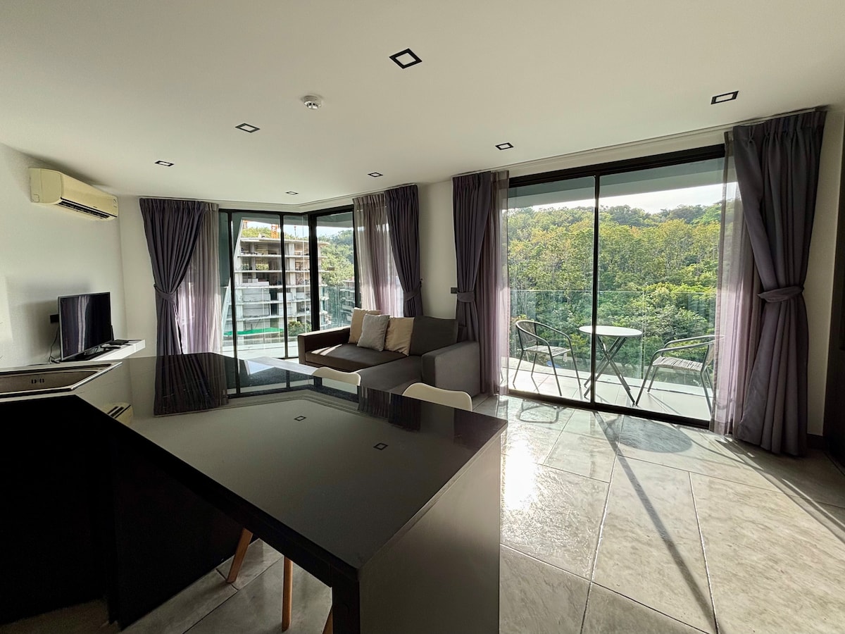 Eckwohnung im obersten Stockwerk mit 1 Schlafzimmer | Utopia Naiharn ...