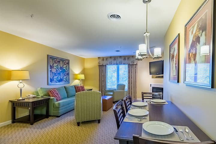 Cozy Berkshire Retreat Near Skiing & Culture - Pontoosuc Lake, MA