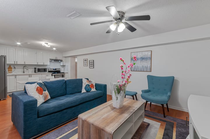 Modern 2br Near Pearson W/ Free Parking - Toronto