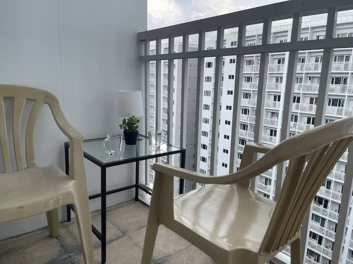 Moa High Floor/1queen Bed+1 Sofa Bed - Manila