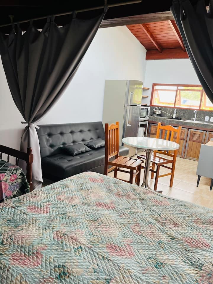 Apê 3 Pessoas | Ar Condicionado | Cama Nova | - Garopaba