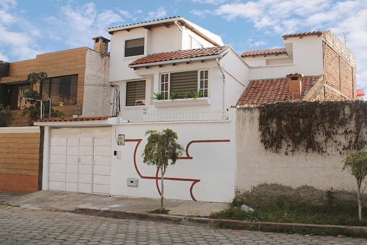 Luxe Boutique Villa Near Multiplaza Shopping Ctr. - Riobamba
