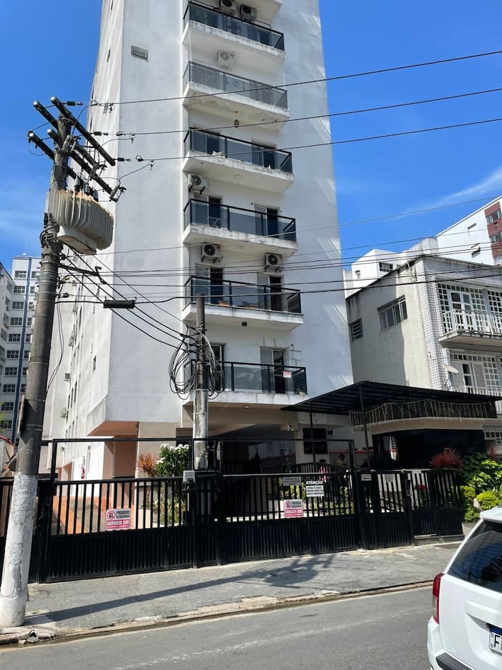 Apto A 50m Da Praia,  Perto Do Shopping E Mercado - São Vicente