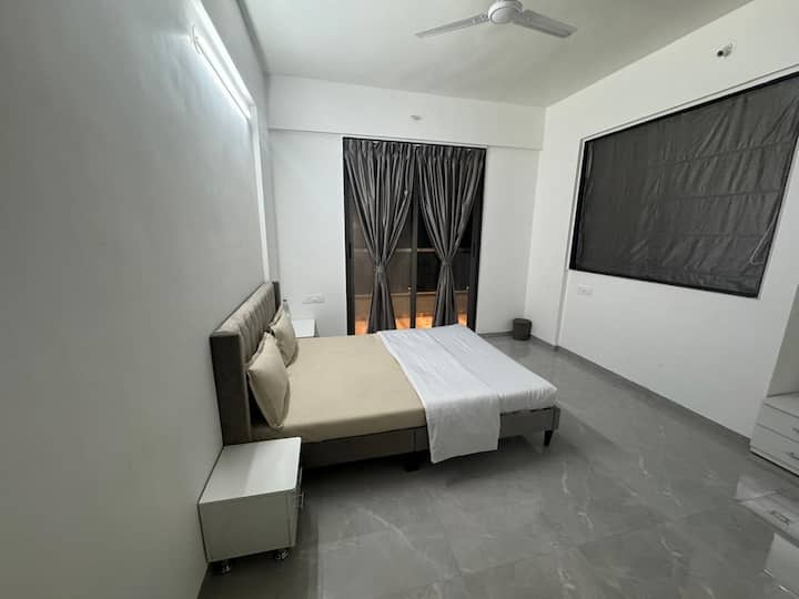 Spacious Well-designed Bedroom - Nashik